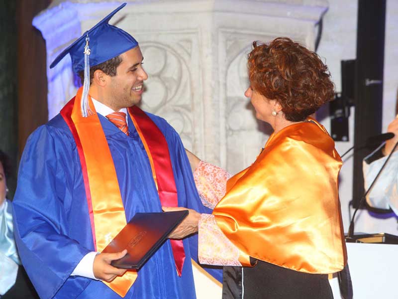 IE University gradúa a 204 alumnos de todo el mundo | Acueducto2