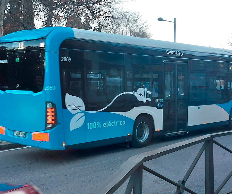 El primer autobús eléctrico ya circula en la línea 11 | Acueducto2